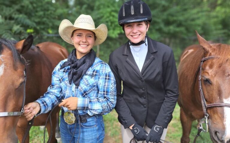 Smith Takes Grand Champion Horse Showmanship – Peak of Ohio